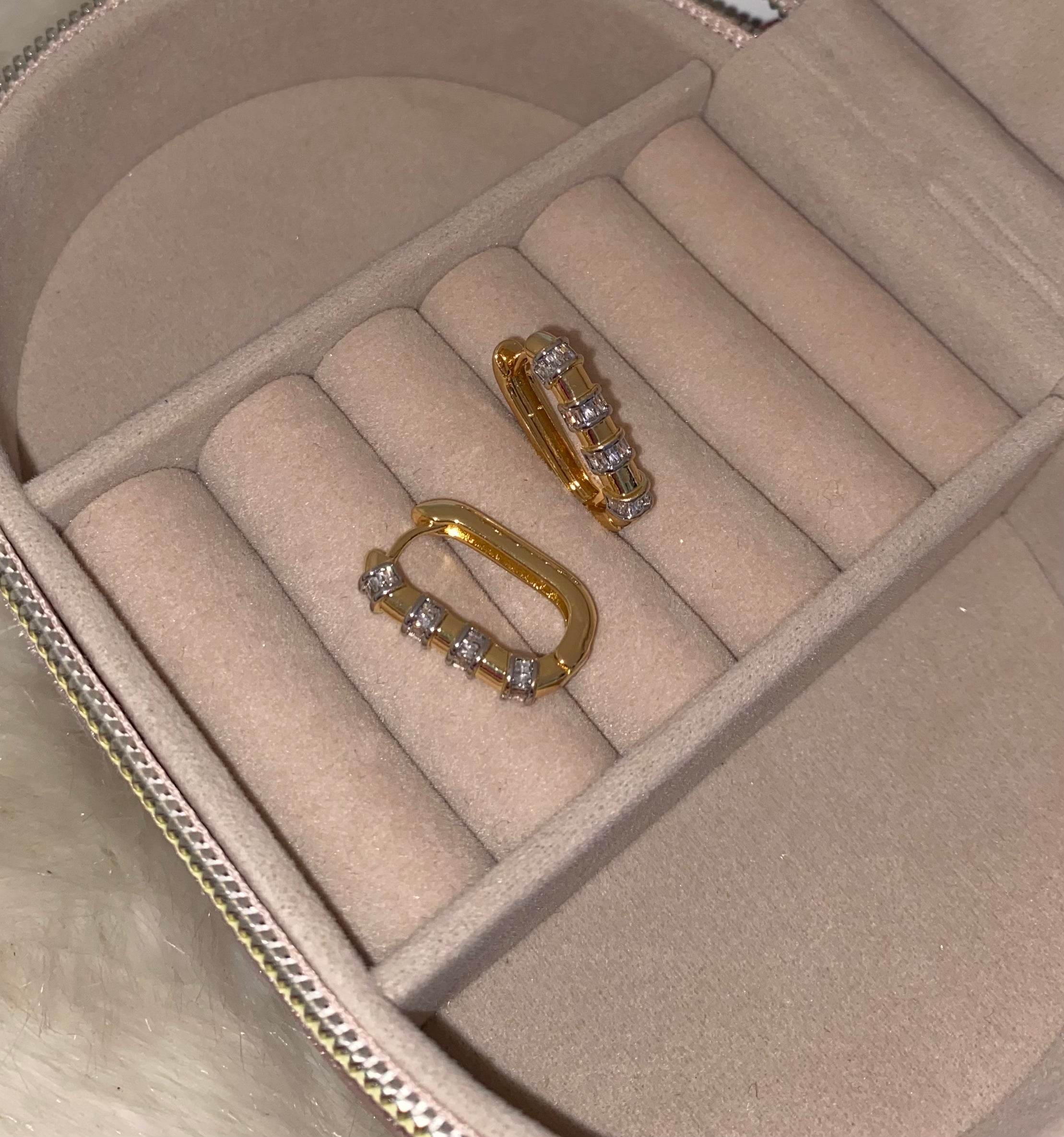 Diamond Rectangular Hoop – APHRODITE